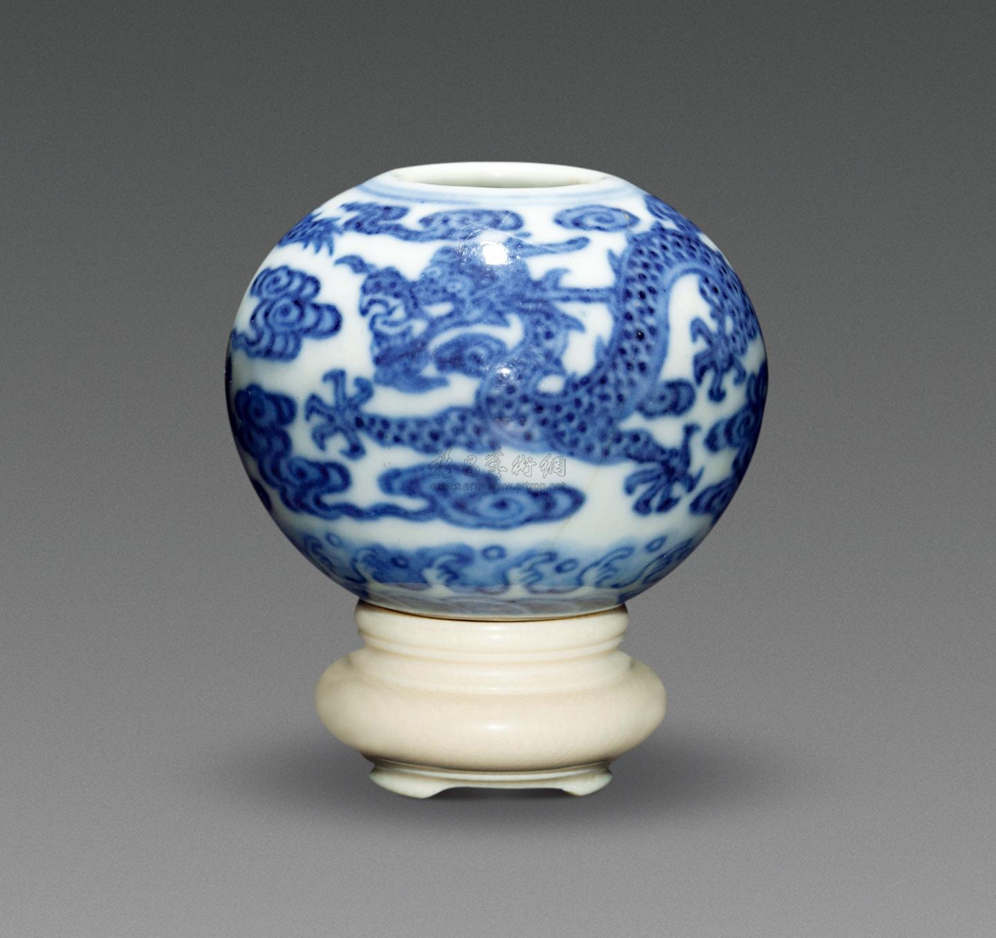 清乾隆 青花海水云龙纹小水盂 上海道明 2012秋季艺术品拍卖会 上海道明 拍品价格 图片 拍卖专场 拍卖会预展 拍卖会结果 卓克拍卖频道